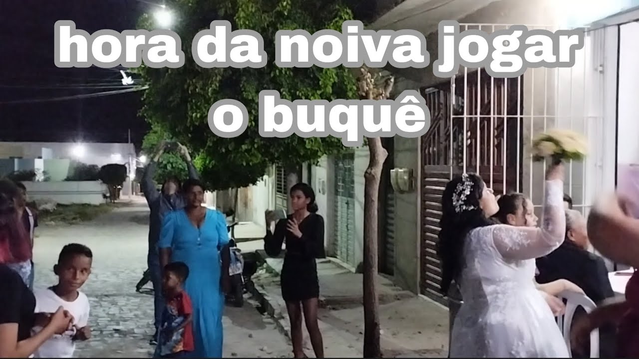 Hora da noiva jogar o buquê/ casamento dos meus titios - YouTube