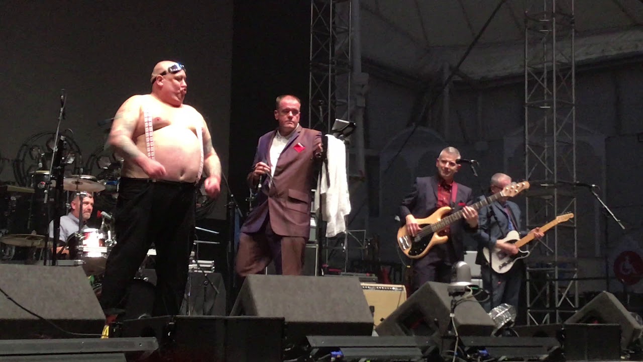 The Inflatables: "Lip Up Fatty" Live at House of Fun Weekender 2017 ...