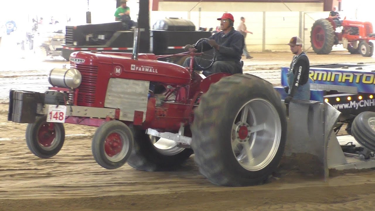 Big Class Of Classic Tractor Pulling! 5,250lb. Tractors Pulling At ...