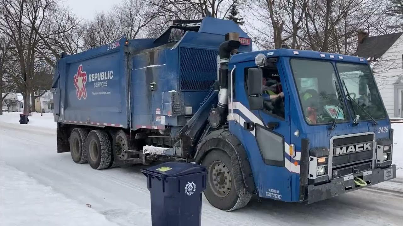 Republic Services Mack Heil Python on Trash Pick up 2/3/23 - YouTube