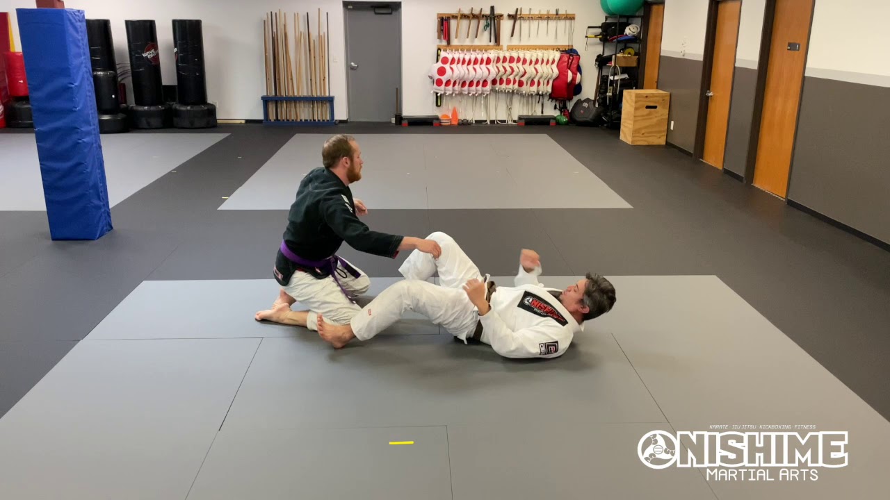 BJJ: Escaping the Mount - YouTube