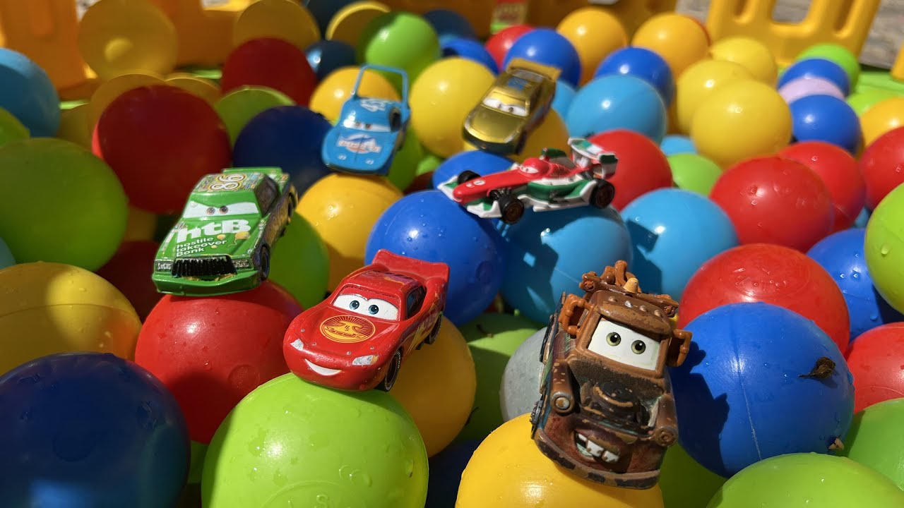 Disney Pixar Cars falling into deep pool, Lightning McQueen, Tow Mater ...