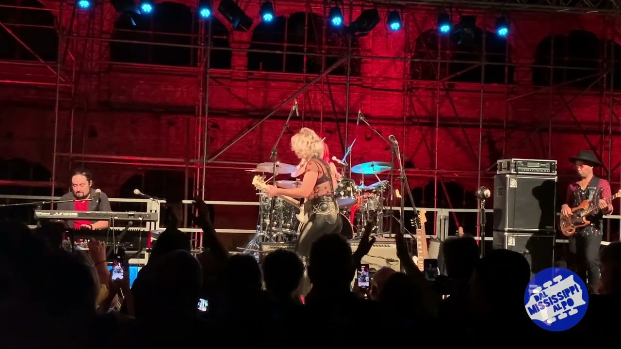 Samantha Fish - Faster tour 2022 live in Piacenza - YouTube