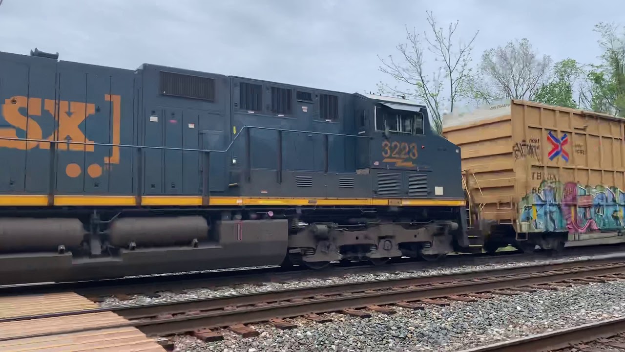 CSX Q410-15 with ex-CR SD40-2 Trailing - YouTube