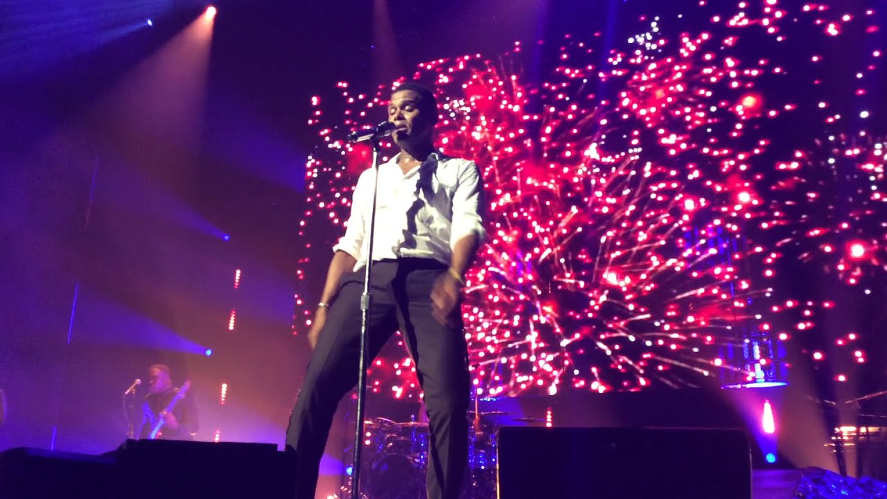 MAXWELL au Zénith de Paris : « Fortunate » - YouTube