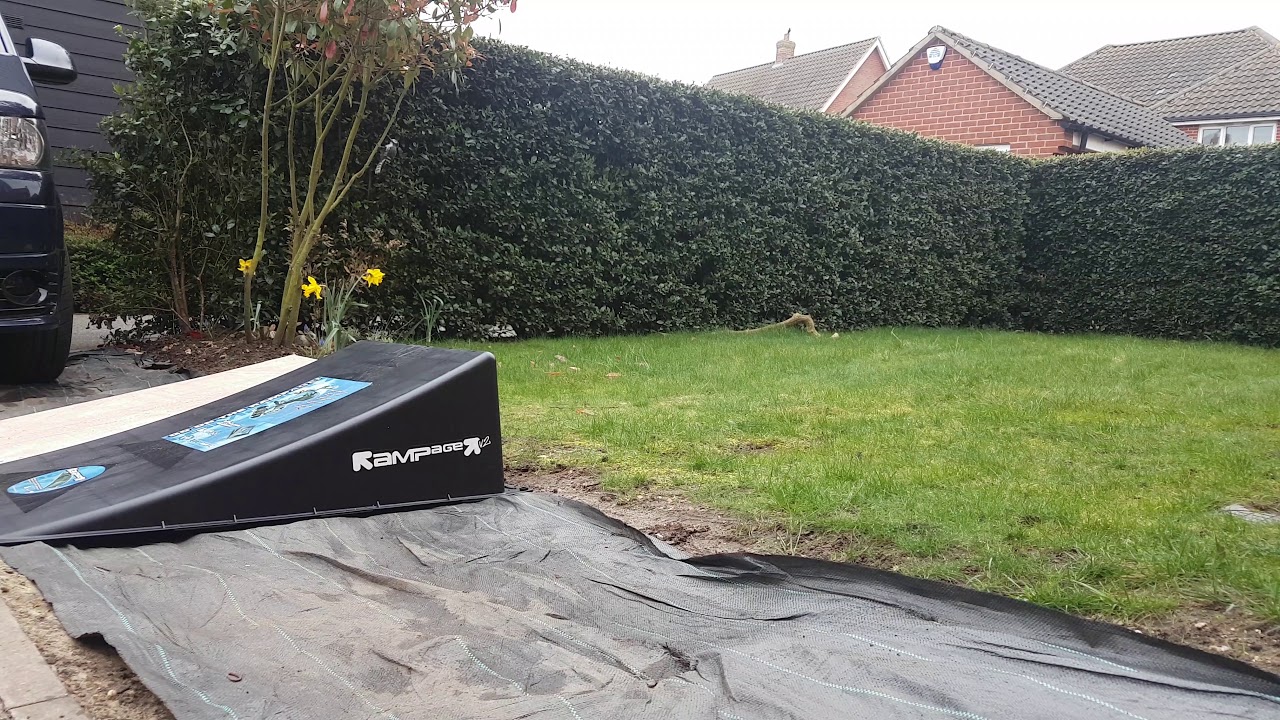 Front garden jump - YouTube