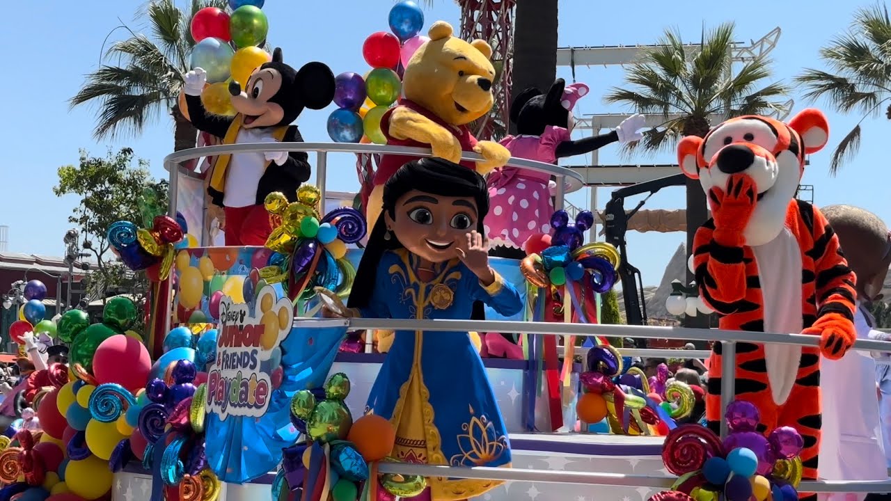 Disney Junior & Friends Playdate Parade at DCA 🎉🎊🎈 - YouTube