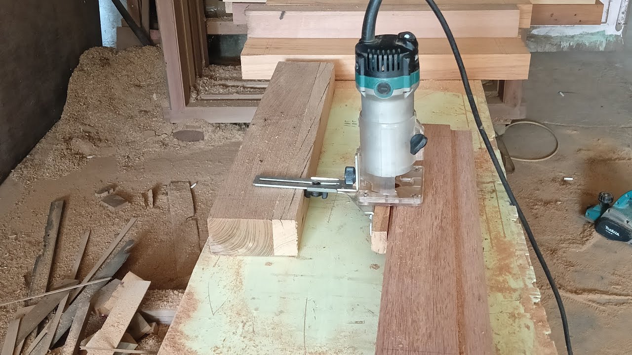 Pembuatan skoneng kusen bahan kayu bekas - YouTube