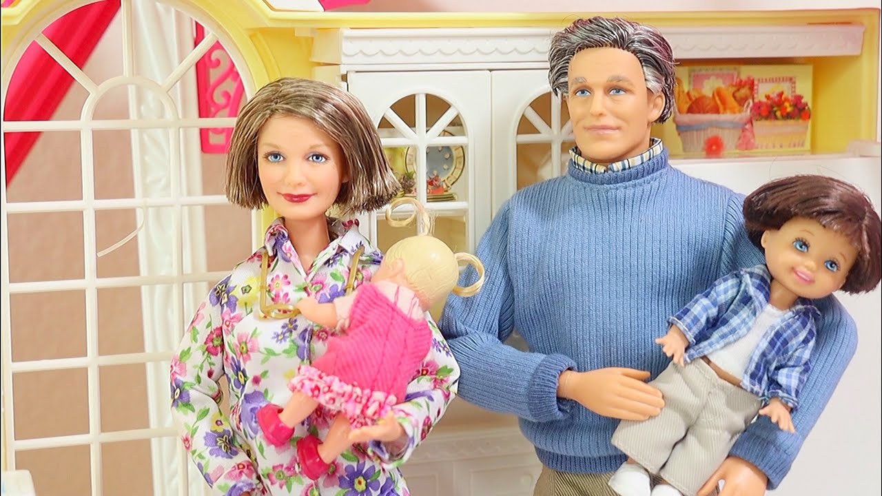 Barbie - Mum and Dad Are Back to Babysit! - YouTube