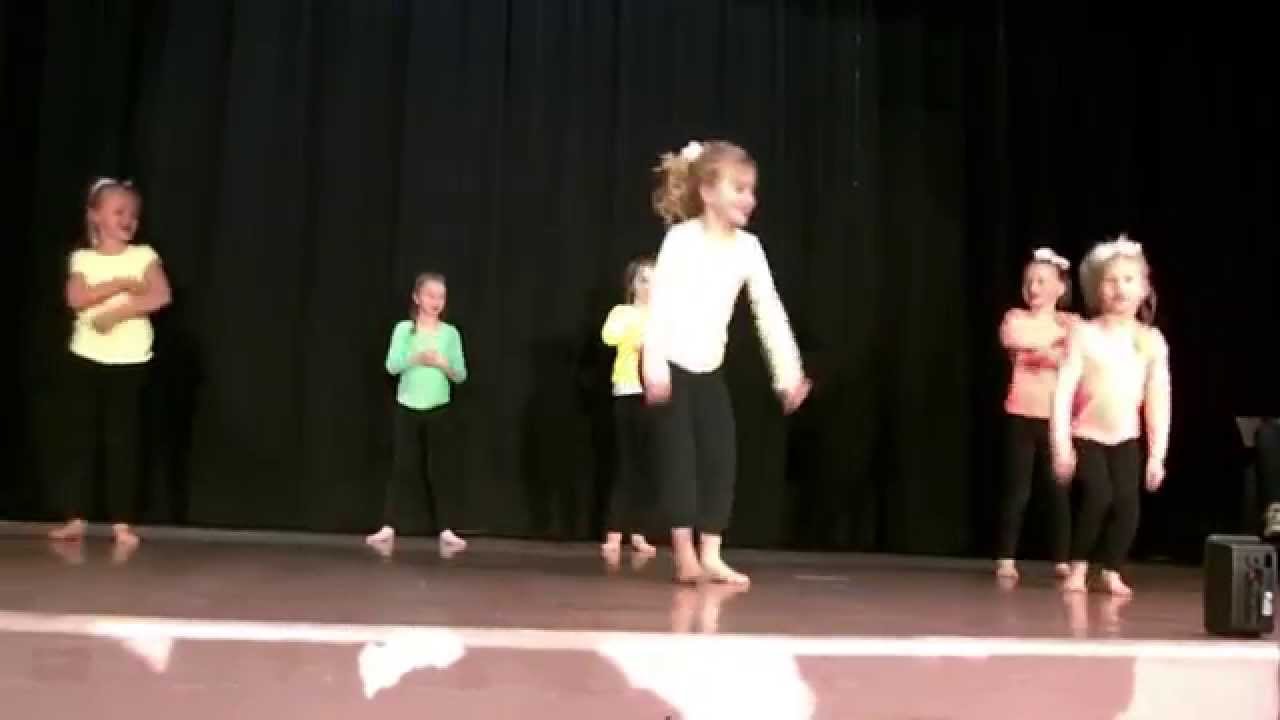 Sassy Girls dance to "Happy" - YouTube