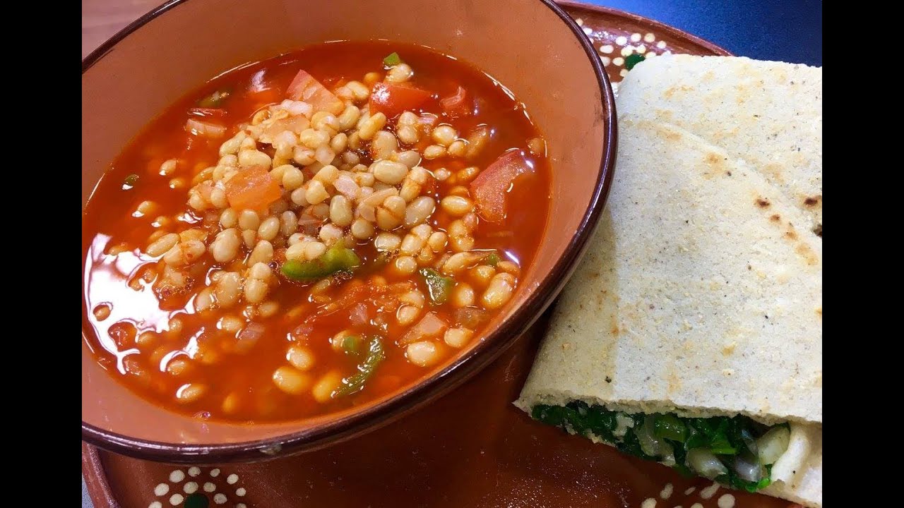 SOPA ROJA DE ALUBIAS Y QUESADILLA DE ACELGAS - FUSIÓN - YouTube