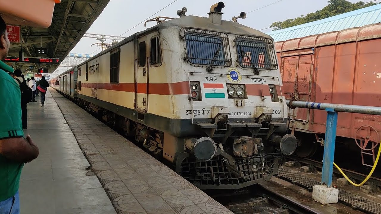 12723 Telangana Express Entering Kazipet Junction Railway Station ...