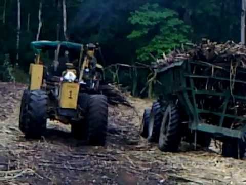 cameco cargando un tractor - YouTube