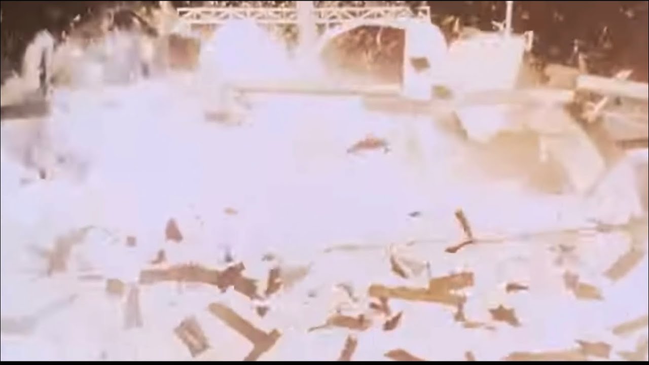 The Long kiss good night: all explosions, car crashes, - YouTube