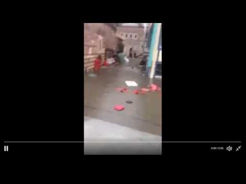 18 temmuz istanbul yağmurunda yüzen adam
