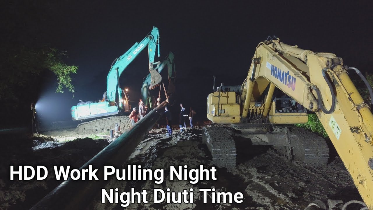 HDD Work Pulling Pass Night Diuti Time And Excavator Operator Dozar ...
