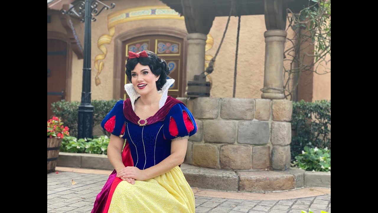 Snow White in Germany at Epcot, Walt Disney World - Fall 2021 - YouTube