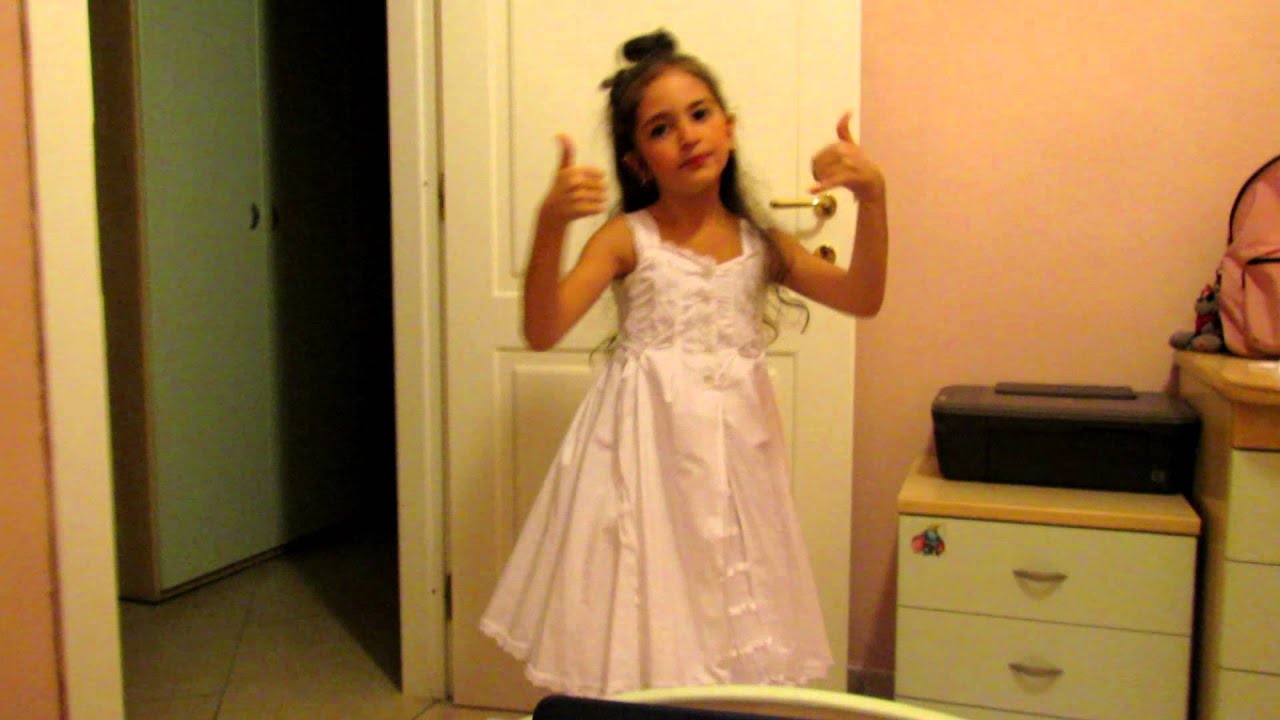 Nicole Canta E Balla Barbie Girl! - YouTube