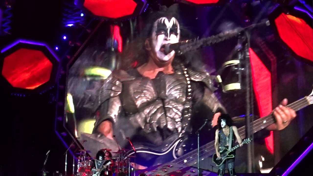 Kiss - War machine (Iffezheim 2019) - YouTube