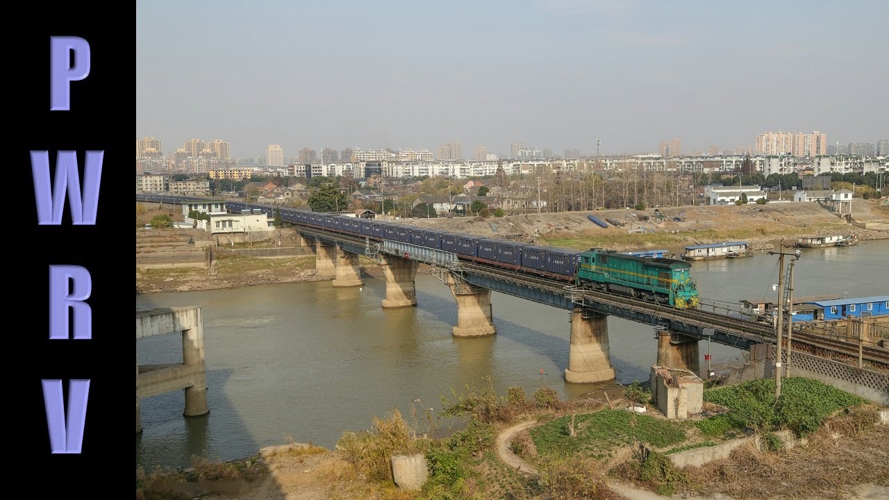 Chinese Railways - USA Built ND5 Class (GE C36-7) Diesels Working ...