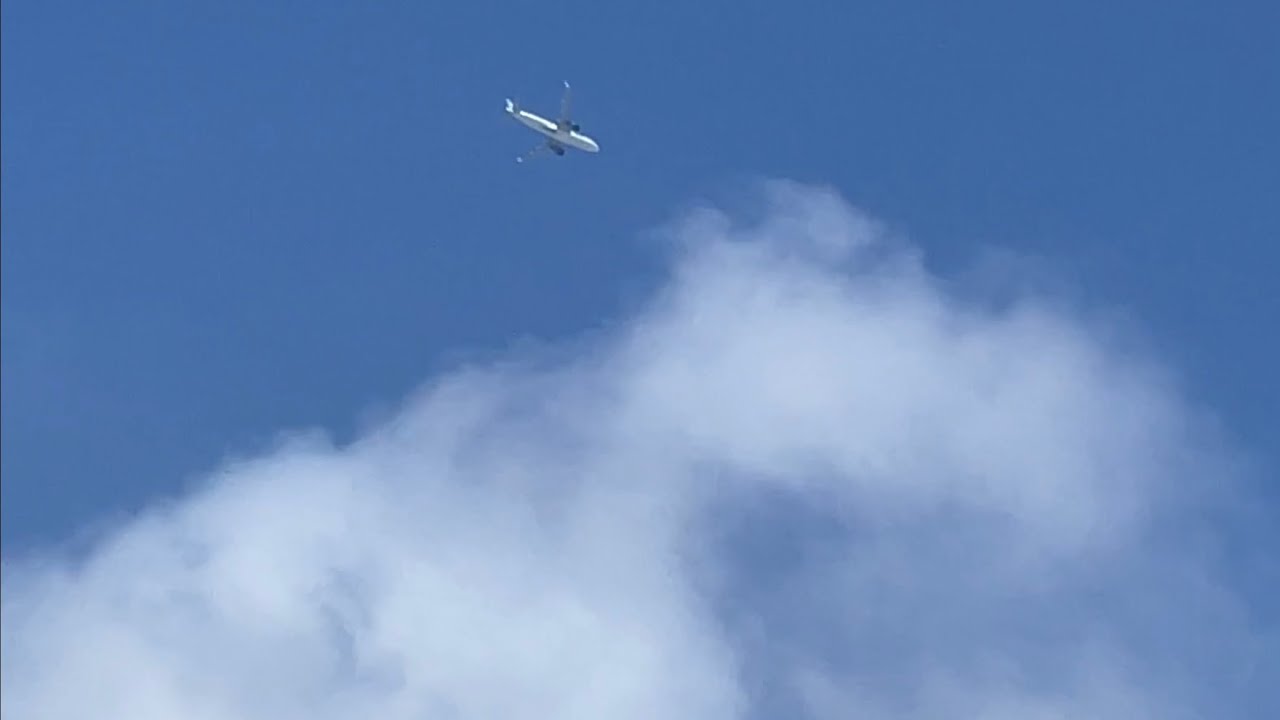 Monday Plane Spotting at Home! - YouTube