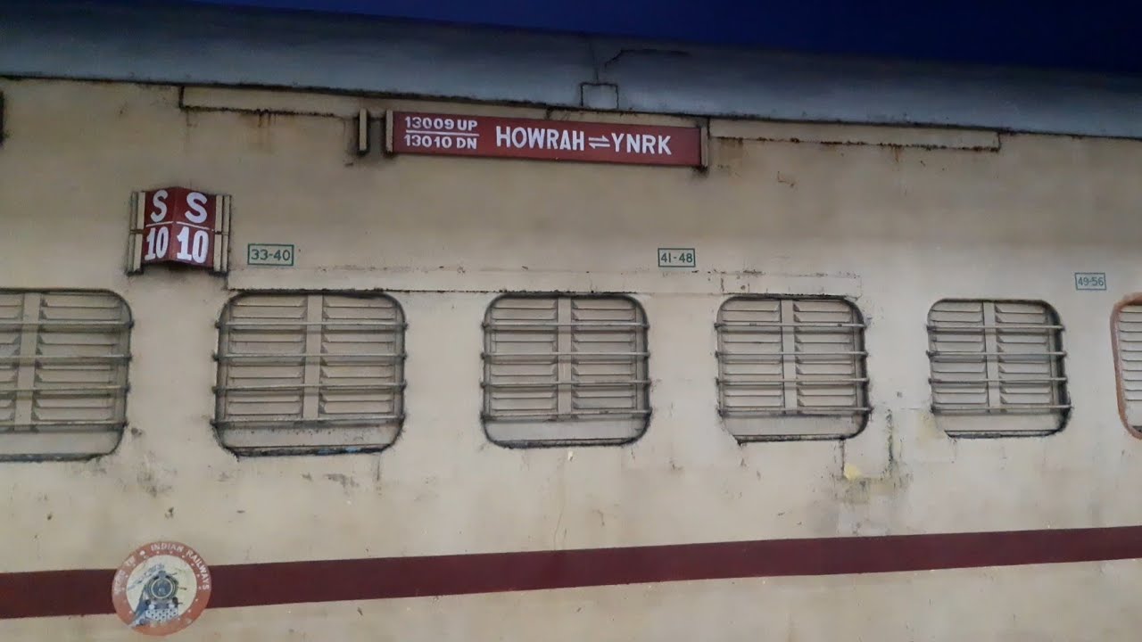 13010 Doon Express (Rishikesh to Howrah) arriving at Shahjahanpur in ...