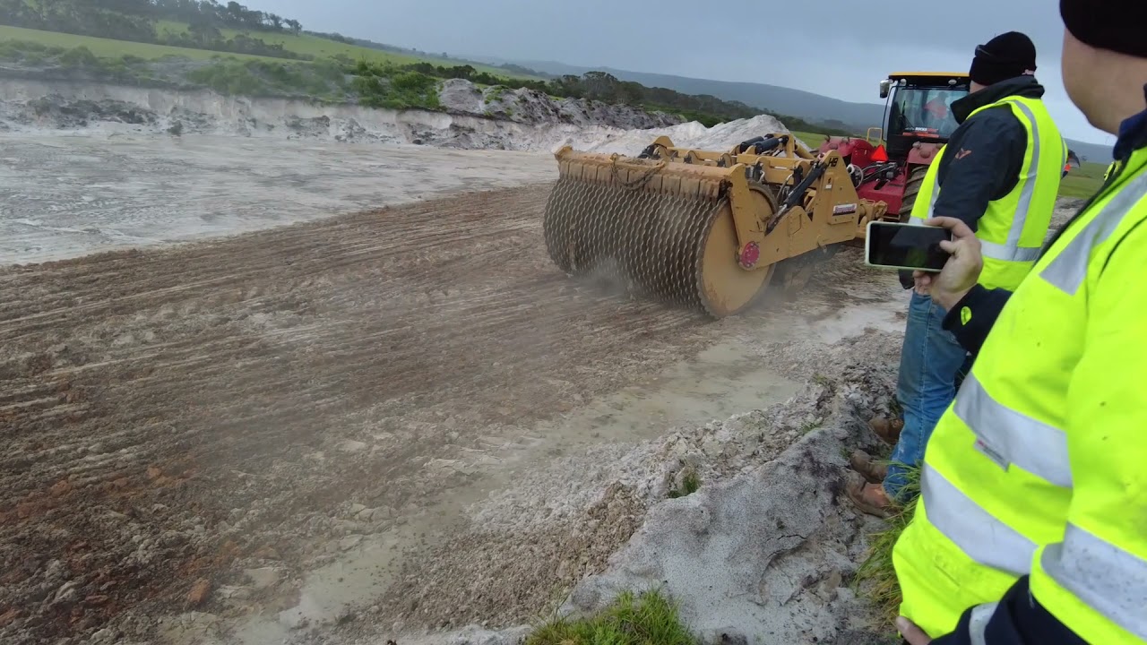 Rocks Gone Reefinator rock crusher at Albany - YouTube
