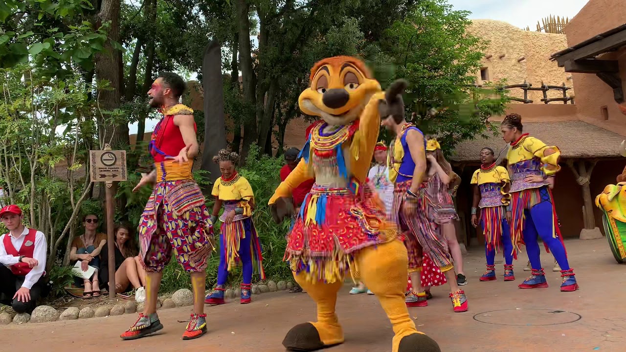 Timon’s Mata Dance | Live aus dem Disneyland Paris - YouTube