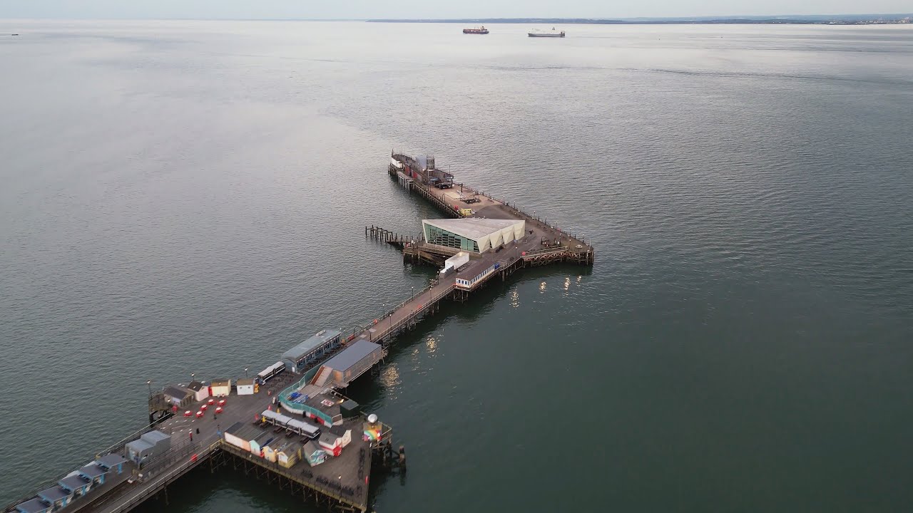 SOUTHEND PIER THE LONGEST PIER IN THE WORLD - YouTube