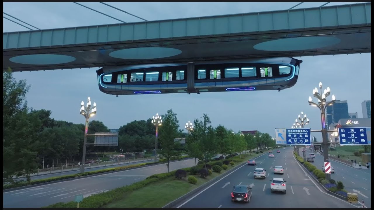 A flyover with Wuhan's "sky train" in 50 seconds - YouTube