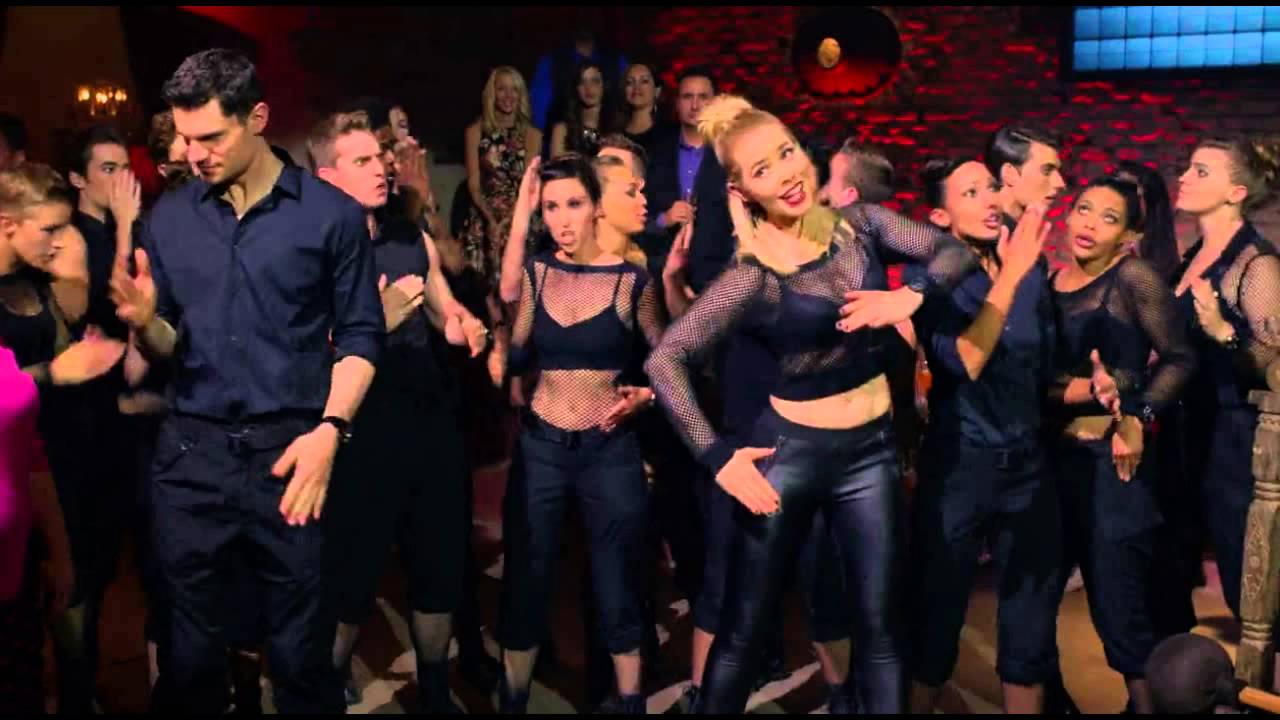 Pitch Perfect 2 The Battle - YouTube