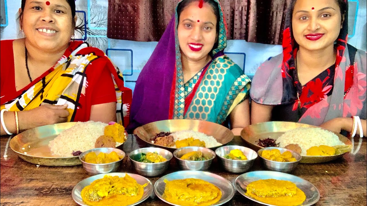 Fish Coconut Curry Saag Fish Curry Vegetable kofta Curry pakoda ...