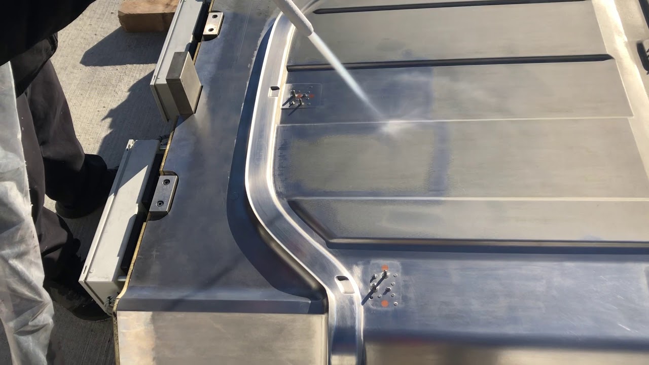 Compression Mold Cleaning With Dry Ice Blasting - YouTube