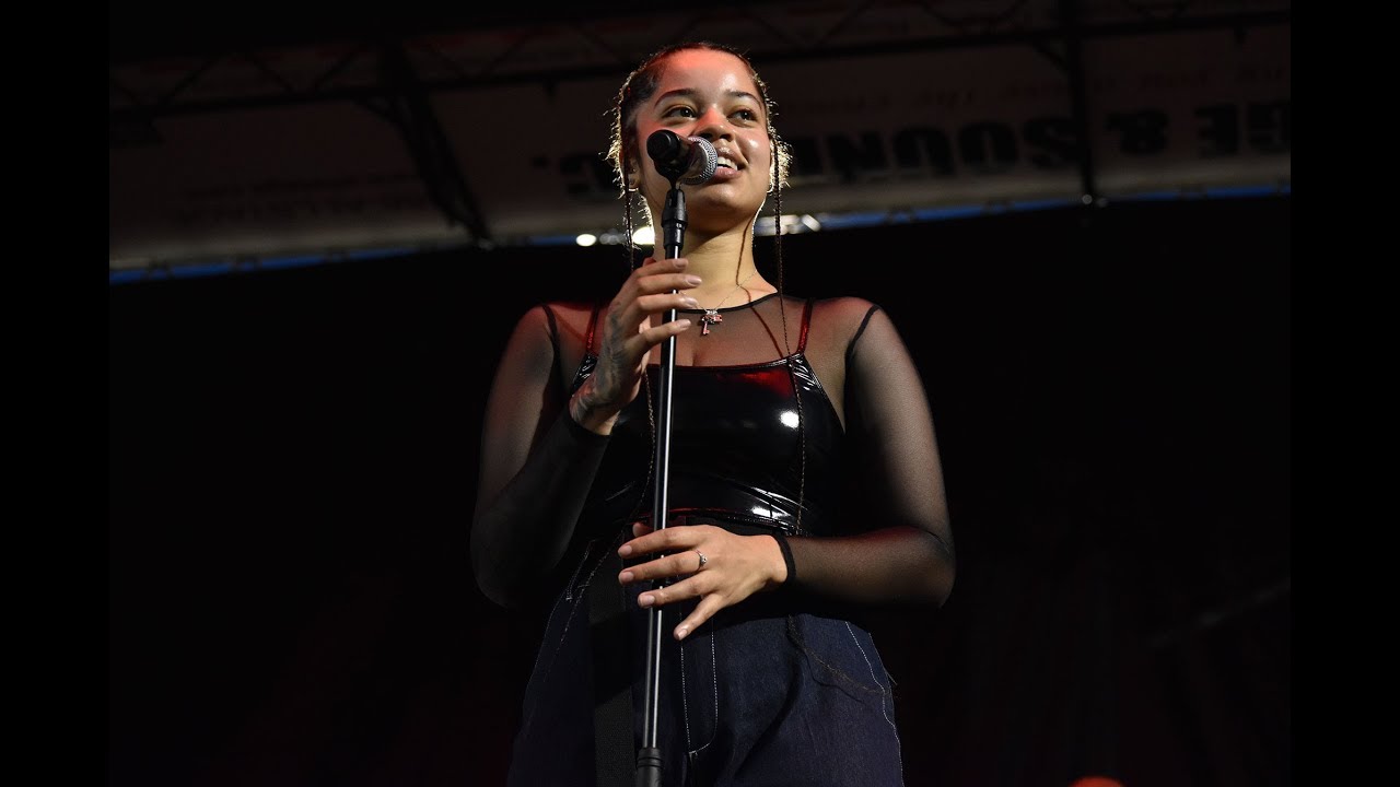 Ella Mai performs "Boo'd Up" live at the 2018 Baltimore Afram 4K ...