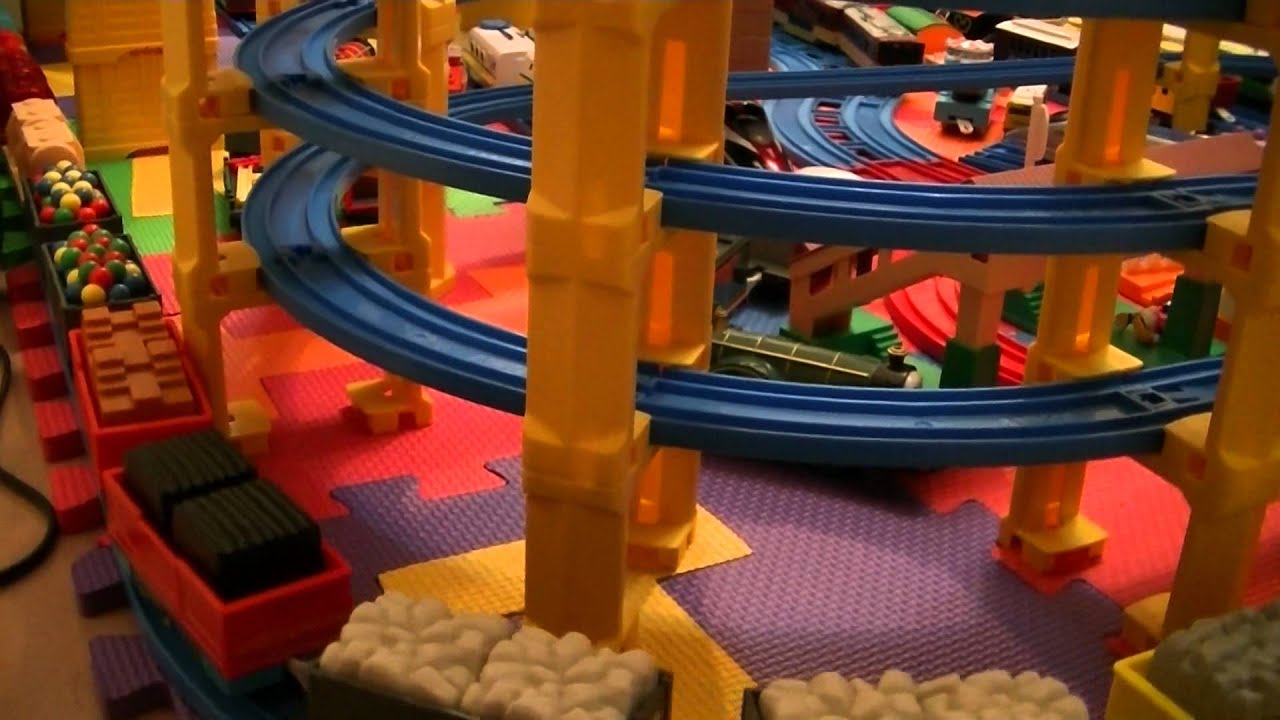 Thomas with 34 freight cars【Thomas Train】00383+en - YouTube