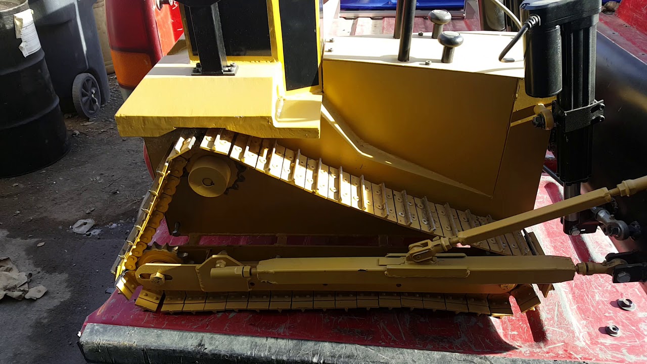 Remote control Bulldozer Caterpillar D11 Dozer. - YouTube