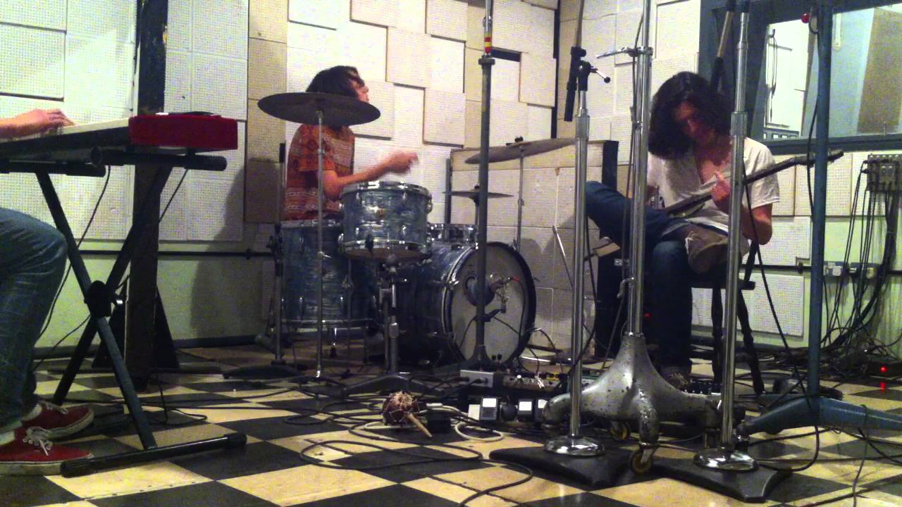 LUARA // Gainsbourg jam @ Toe Rag Studios London - YouTube