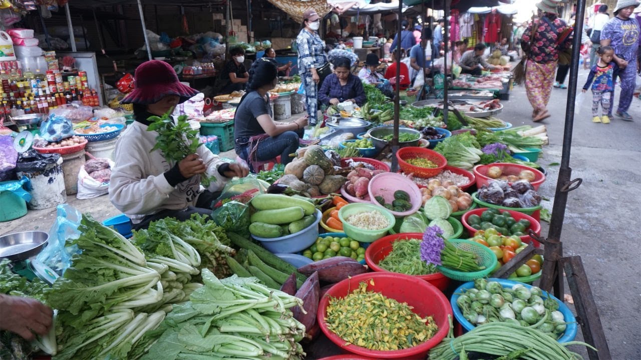 Early Morning Street Market @Takhmao Thmey - Plenty Fresh Vegetables ...