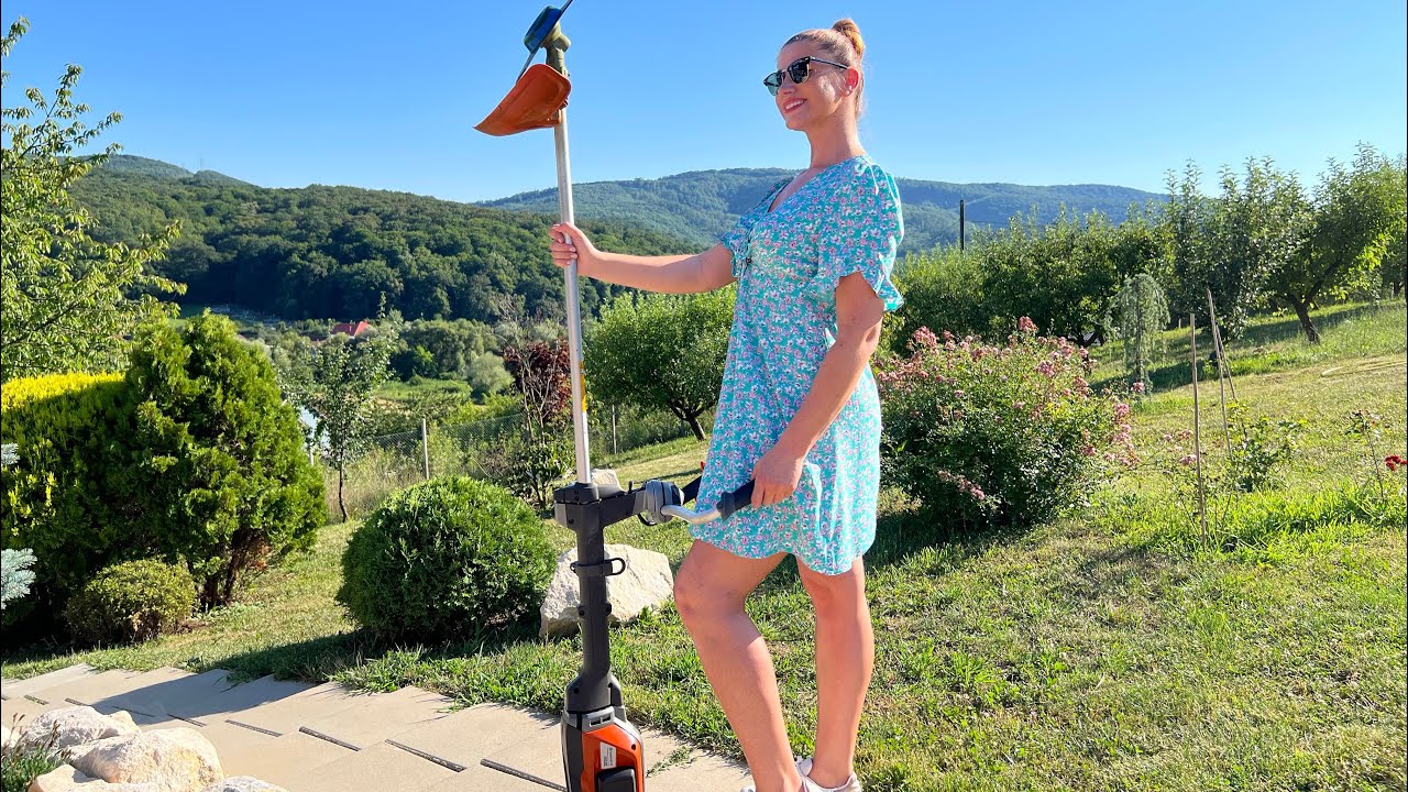 Ozana and Husqvarna 535 iRX battery powered machine in big grass ...