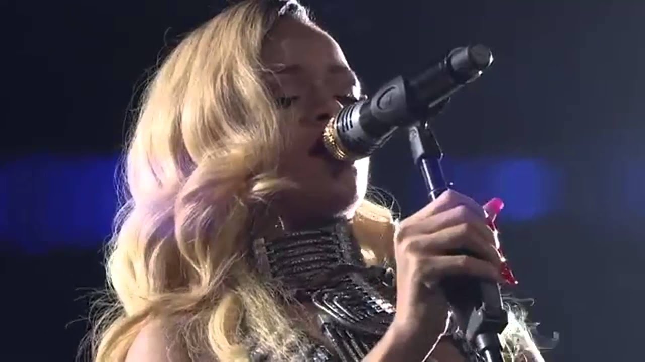 Rihanna - Diamonds (Live - Diamonds World Tour) [HD] - YouTube