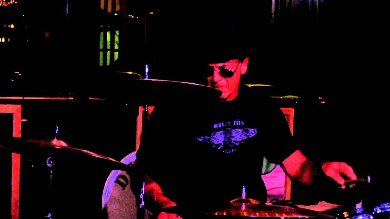 Detroit Daggers featuring Greg Calder - YouTube