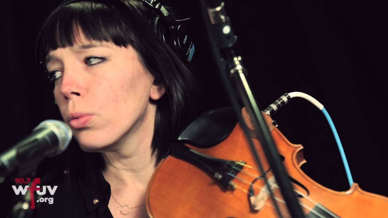 Laura Gibson - "Empire Builder" (Live at WFUV) - YouTube