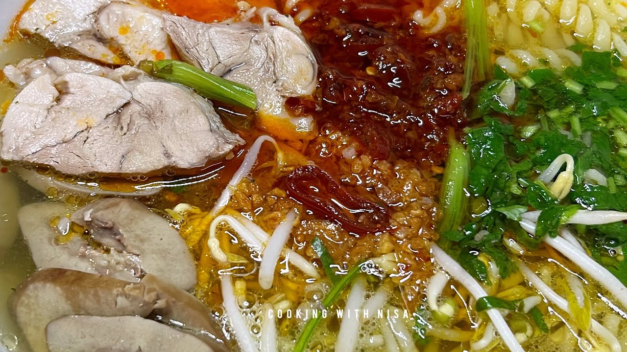 របៀបធ្វេីស៊ុបនុយឆ្អឹងជ្រូកឆ្ងាញ់ណាស់😋 - YouTube