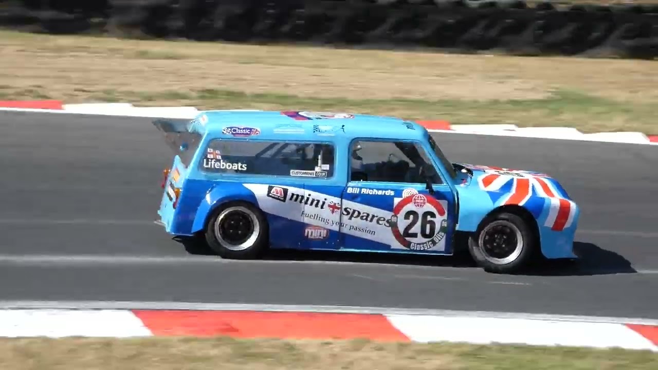 Fastest Mini In The World Race 1 Brands Hatch - YouTube