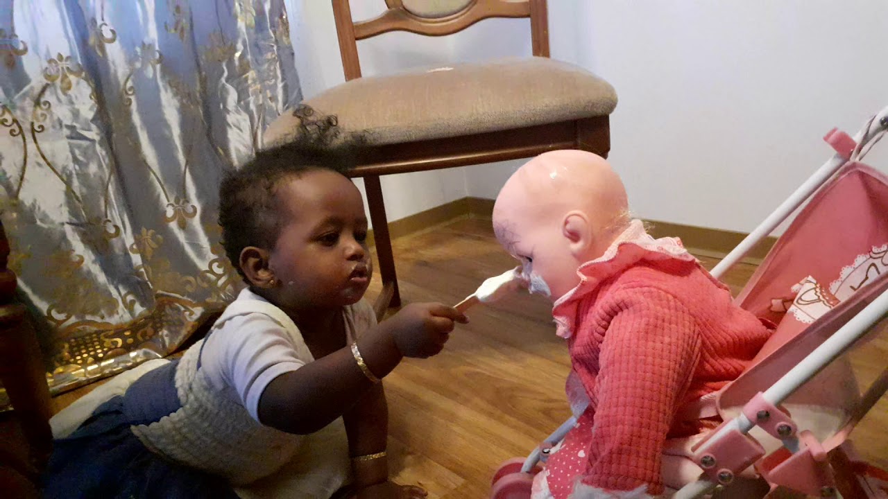 Kids toy eating - YouTube