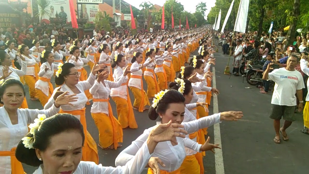 Tari Rejang Renteng Massal Dalam Rangka Hut Kota Singaraja Ke 415 Tahun