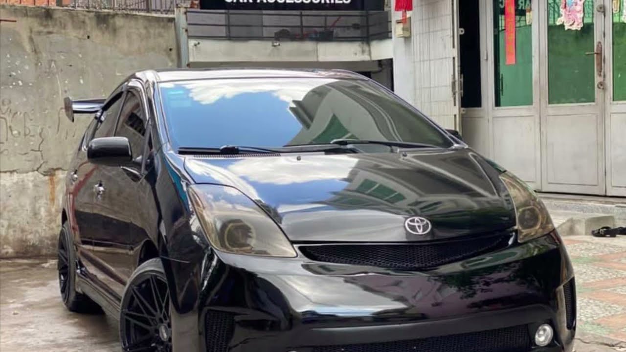 Toyota Prius 2004-06 modified to 2010 - YouTube