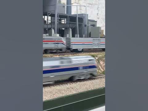 Amtrak meets near Longhorn #modeltrains #texas #funrun #hoscale #fun #dcc #amtrak #samra - YouTube