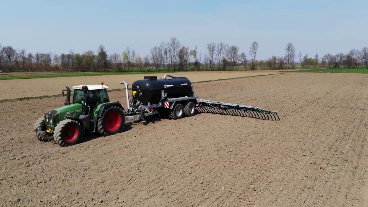Farmtech Güllefass Polycis 1400 + Condor 15.0 im Einsatz - YouTube