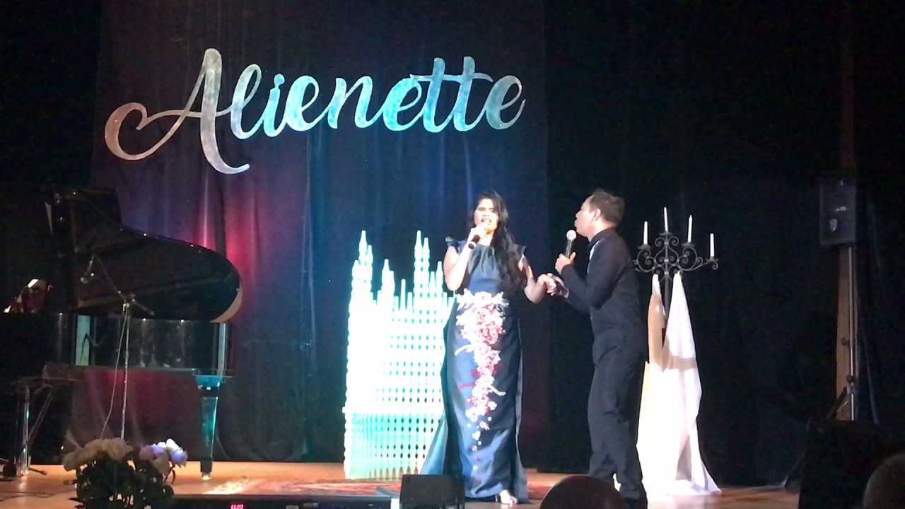 A whole new world (Dennis Astorga and Aliènette) Concert in Paris - YouTube